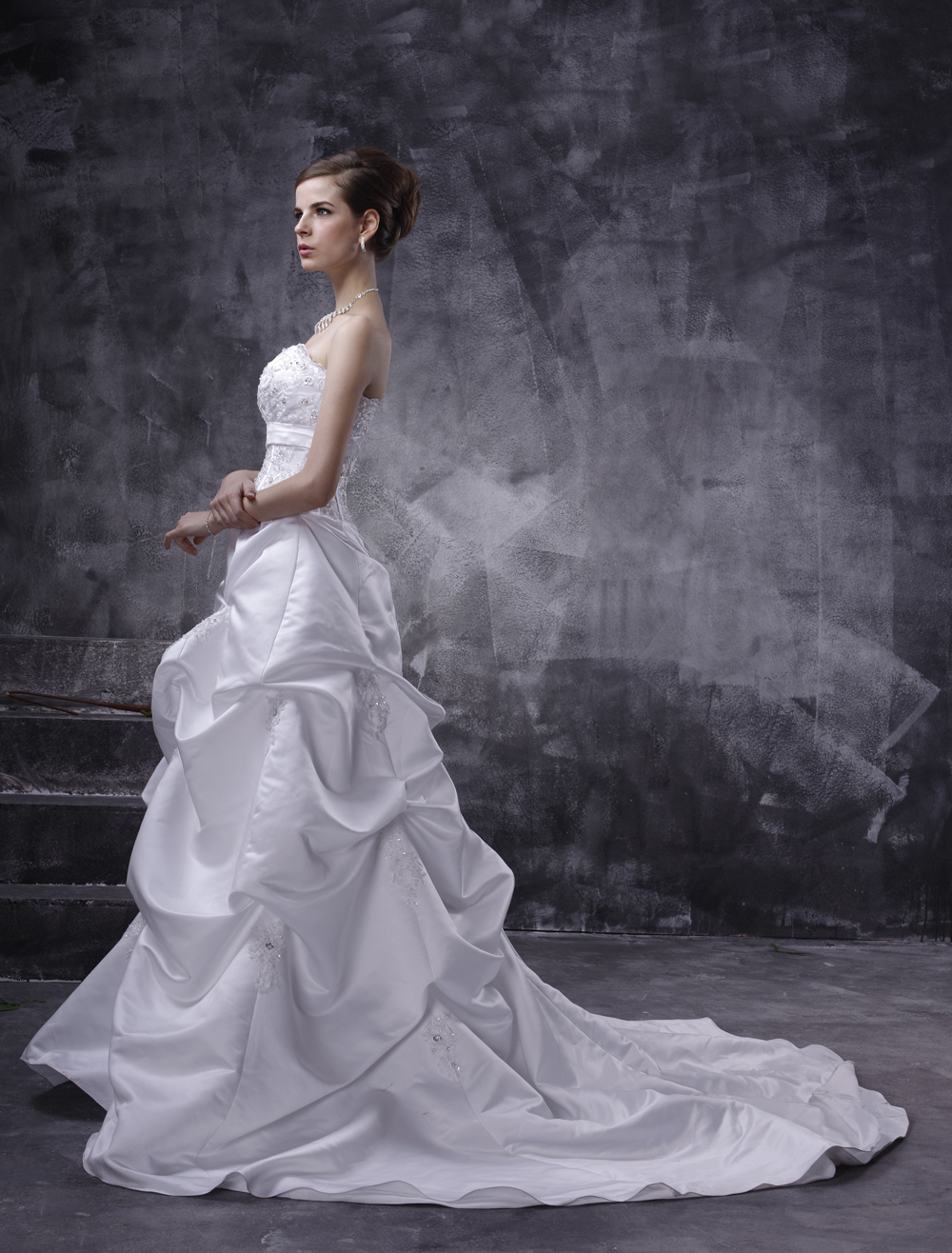 White Wedding Dresses Ball Gown Strapless Bridal Dress Satin Ruched