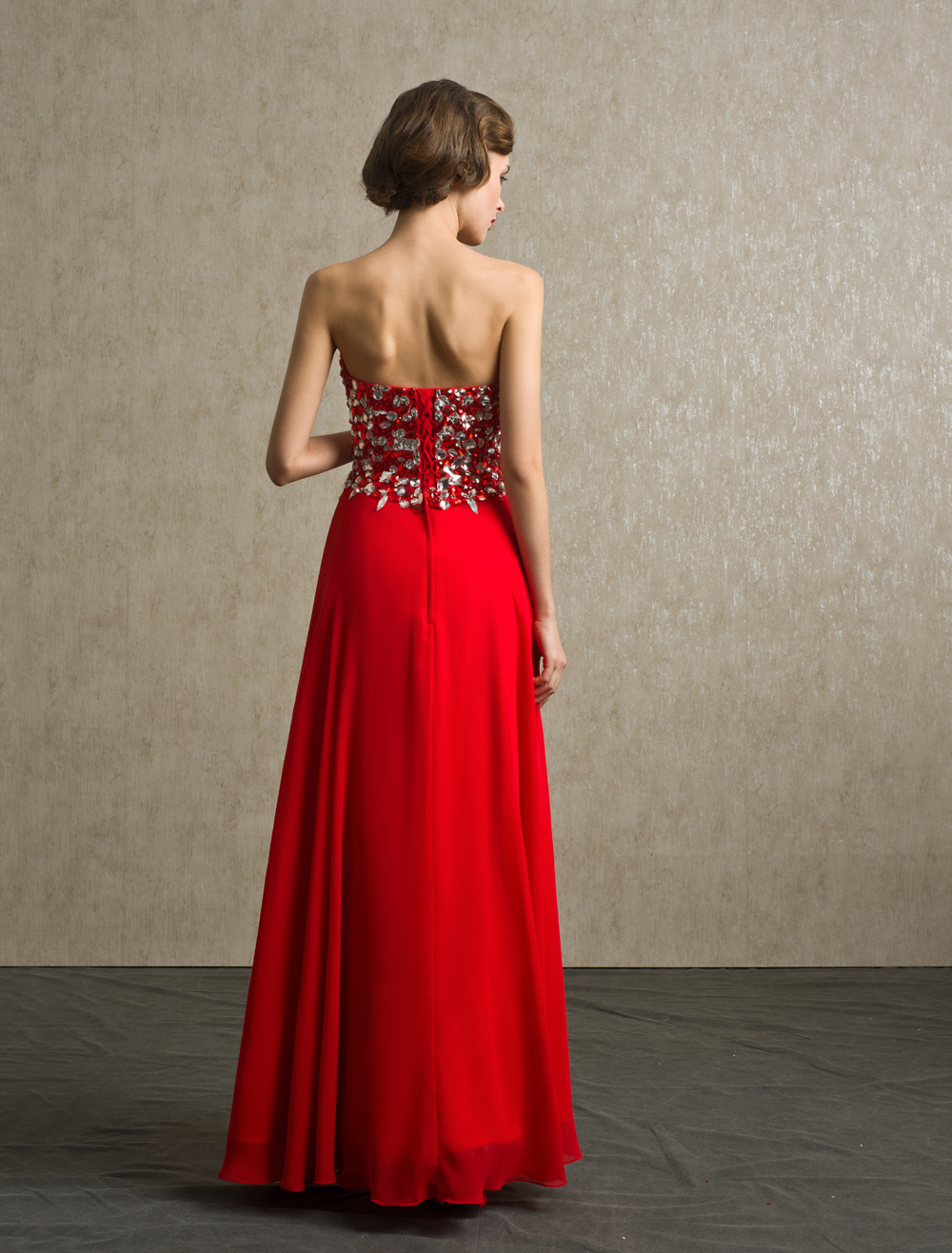 Robe de bal rouge en chiffon bustier décoré des perles laçage sur dos ...