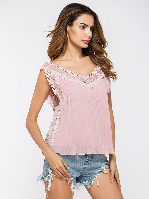 Beliebtes Top mit V-Ausschnitt und Spitzen im schicken & modischen ...