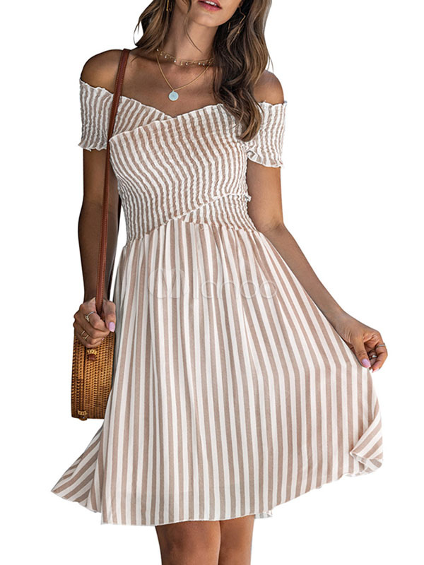 Robe Dété à Rayures Et épaules Dénudées